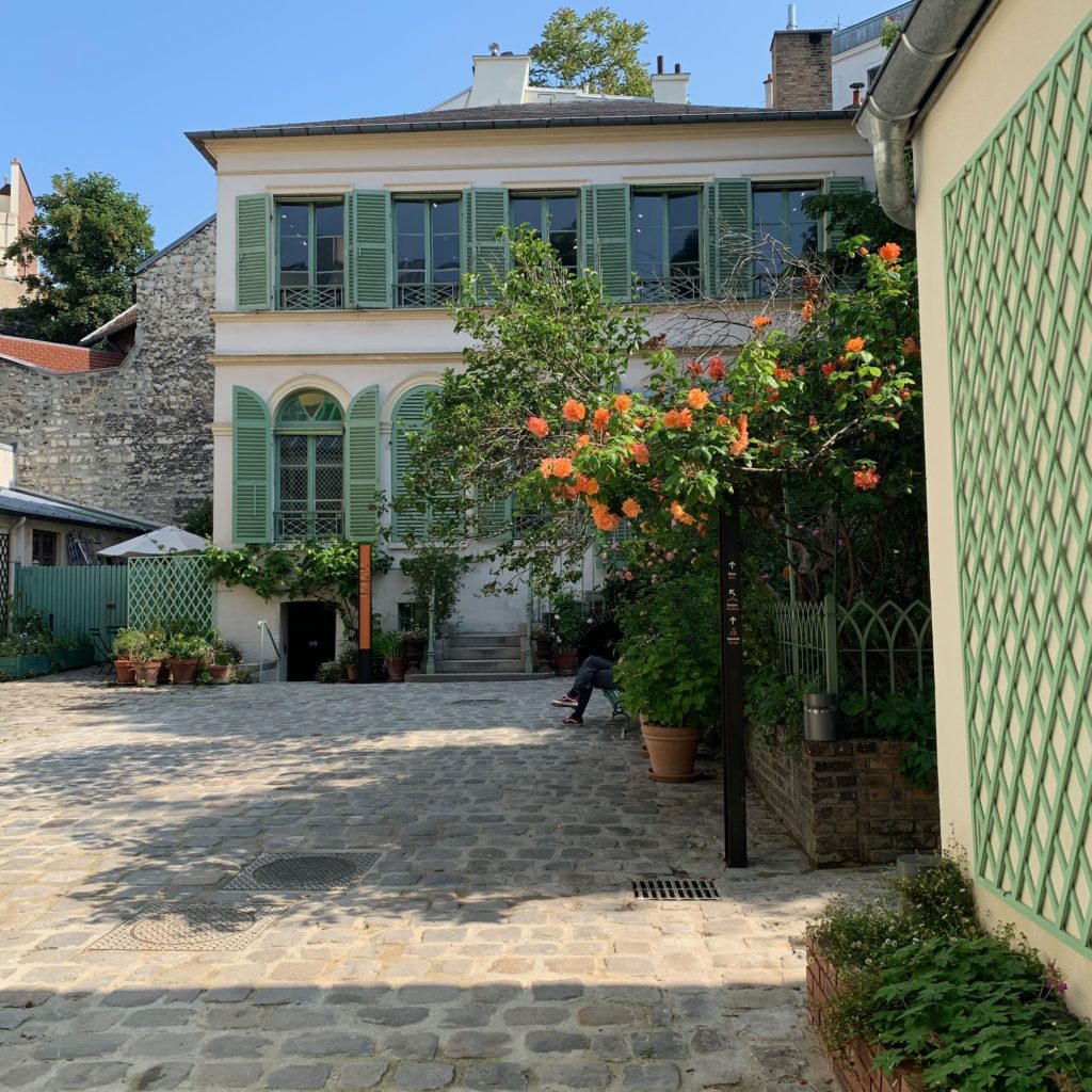 Public Toilets in Paris: What to Know, Where to Go - Paris For Dreamers